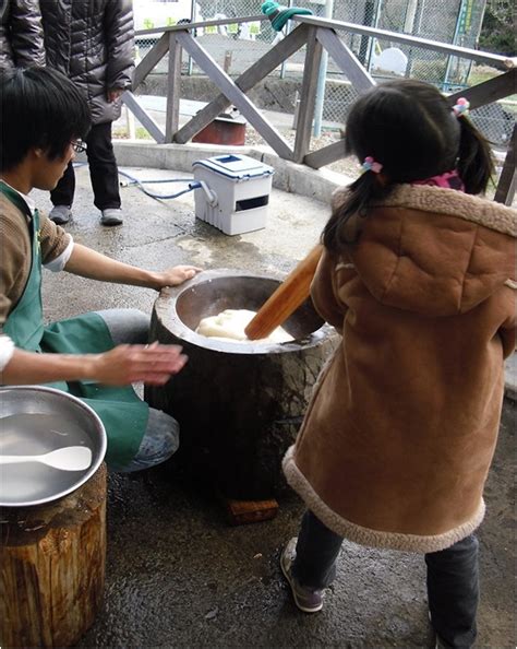 もちつき体験／やまなしで しる・まな・体験 山梨教育旅行サイト