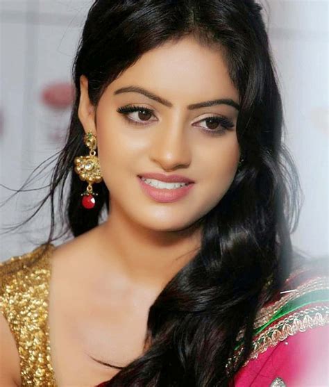 200 Indian Girl Pictures