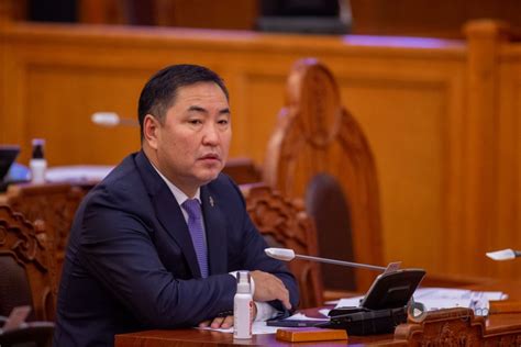 Б Пүрэвдорж Уг нь иргэдэд хэрэгтэй хууль санаачилж бэлэг барих ёстой юм л даа