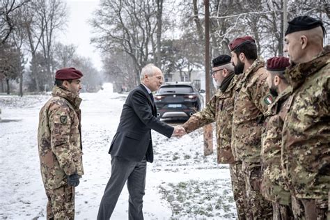 Esercito Eva Ungheria Lambasciatore Ditalia Visita Il Contingente