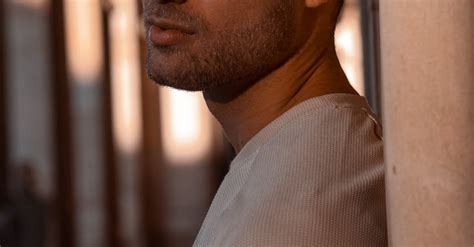 Безкоштовне стокове фото 2023 рік Barba Capelli Biondi Capodanno Giovane Labbra Occhi