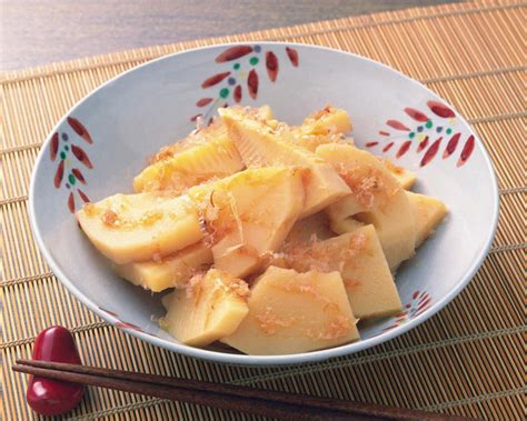 无人 横图 俯视 室内 特写 白天 烹饪 餐桌 筷子 桌子 蔬菜 餐具 一堆 一副 一双 切片 堆叠 堆积 新鲜 竹笋 日本料理 料理 食品