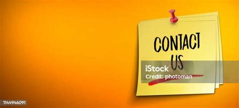 노란색 스티커 메모와 접촉 미국 메시지와 빨간 푸시 핀 오렌지 배경 0명에 대한 스톡 사진 및 기타 이미지 0명 3차원 형태 개념 Istock