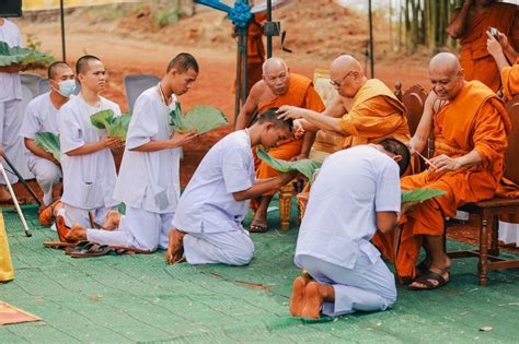 พิธี ตัดผมนาค59รูป โดยมีพระพรหมวชิรนายก เจ้าอาวาสวัดพระนาราย วัดหนองโคพรหมนิมิต ตำบลตะแบก