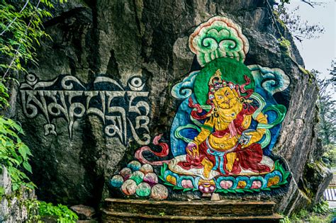 동가 사원 하일루구 쓰촨 중국 탕카 바위 조각의 돌벽 조각에 티베트 벽화 0명에 대한 스톡 사진 및 기타 이미지 0명 다중 색상 돌 건축자재 Istock