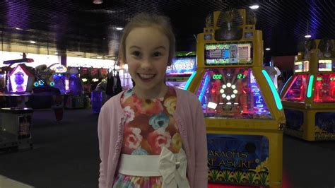 Смотрю мультфильм в Imax кушаю попкорн играю на аттракционах Youtube