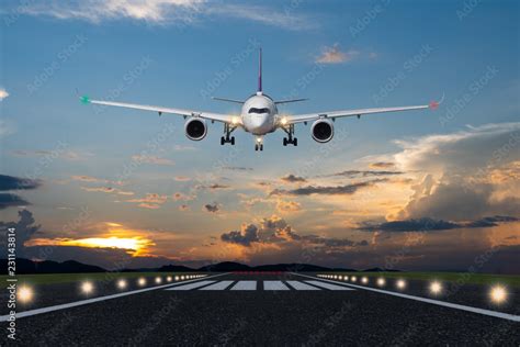 Plane Landing Hd