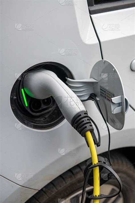 电动汽车在家充电素材 花瓣网