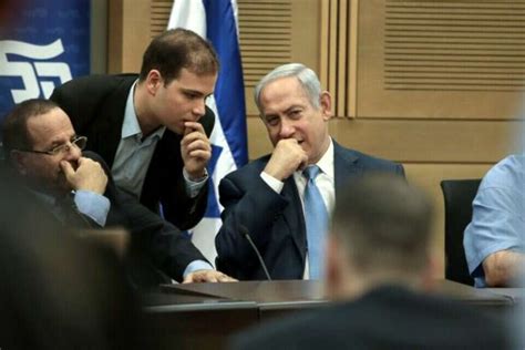 חילופי תפקידים בלשכת ראש הממשלה דובר המשרד יחזור לשמש כיועצו של נתניהו ישראל היום