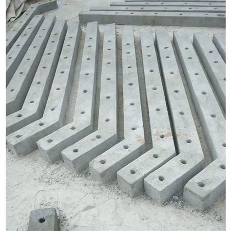 Angular Bend Rcc Precast Fencing Poles 1 Feet Sizedimension 7x1feet