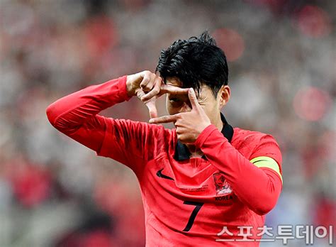 St포토 손흥민 찰칵 세리머니