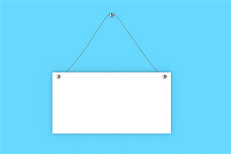 무료 사진 현대적인 장식 된 방의 벽에 매달려있는 흰색 포스터와 그래픽 템플릿