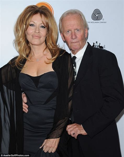 Paul Hogan Wife Paul Hogan And Linda Kozlowski At The Premiere Of