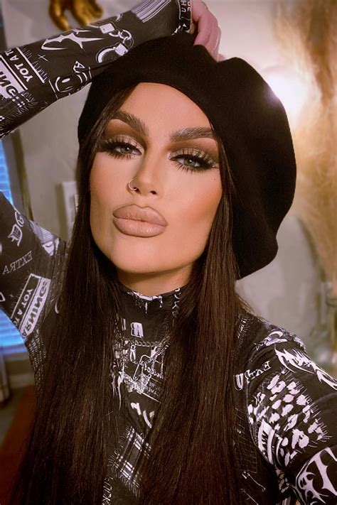 25 Neutral Makeup Looks To Try Neutral Makeup Look Makeup Looks