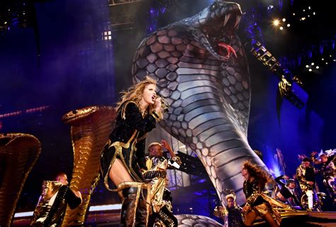 Taylor Swift Reputation Stadium Tour Pictures Popsugar Celebrity Photo 23