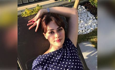 Есра Билгич ги потресе социјалните мрежи со своите нови пози ФОТО Tvserijali Soprevod