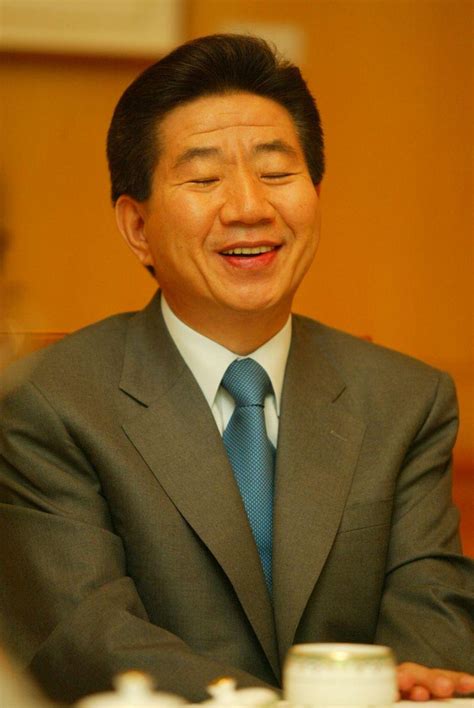 [노무현사료관] [한겨레신문과 인터뷰 중 미소짓는 노무현 대통령]