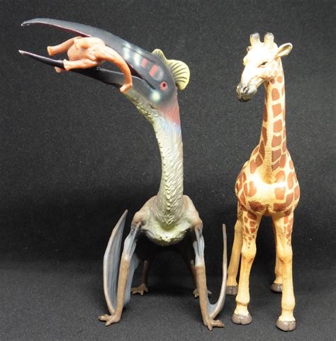Quetzalcoatlus Northropi And A Giraffe To The Same Scale With An