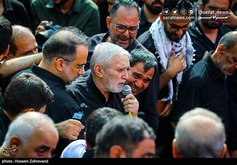 عکس روضه خوانی حاج منصور ارضی در مراسم تشییع شهید حاجی زاده