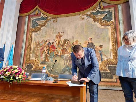 Кметът на община Свищов Генчо Генчев кметовете на кметства и новоизбраните общински съветници