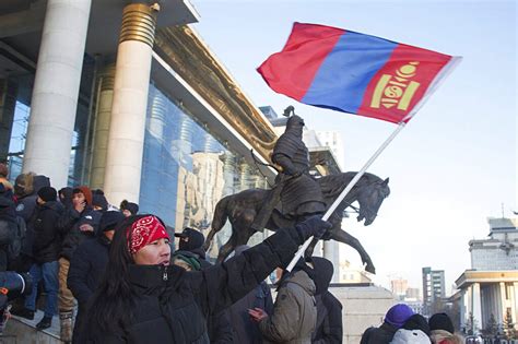 Хулгайчдын ертөнц буюу Монголын жагсаал хэрхэн өндөрлөх вэ