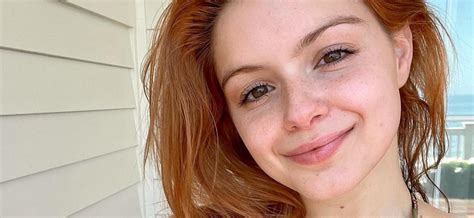 Ariel Winter Shows Off Stunning Bikini Body While Sunbathing