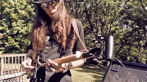 Yes Youll Want To Make This 3 String Electric Shovel Guitar Solidsmack