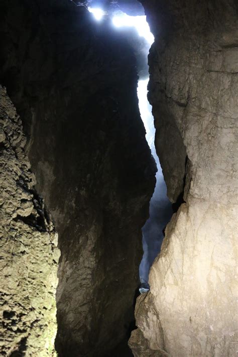 Дяволското гърло и Ягодинската пещера Деца на планина