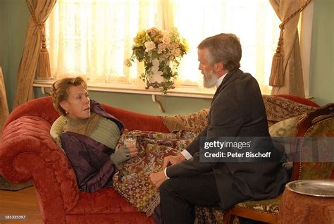 Gaby Dohm James Hopkins Zdf Reihe Im Tal Der Wilden Rosen Folge News Photo Getty Images