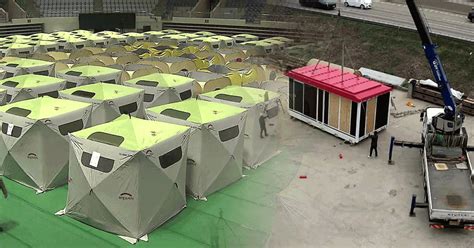 텐트 생활 이제 그만”90분 만에 이재민용 집 한 채 ‘뚝딱