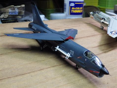 エッシー F 8e（fn クルセイダー 完成 72飛行機模型製作