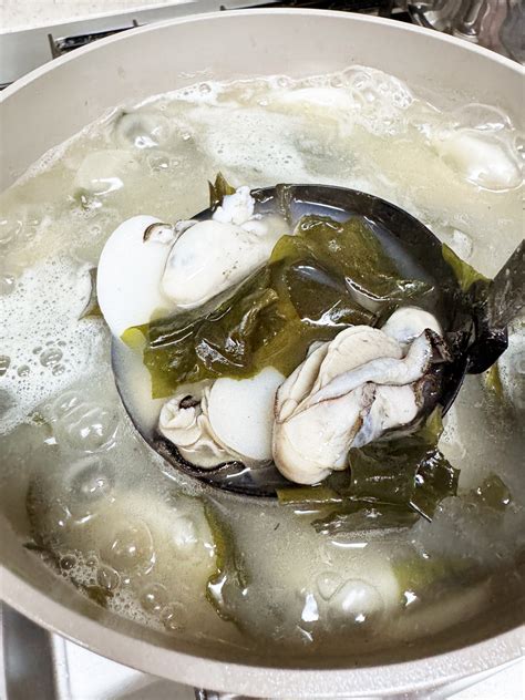 새해 첫날 설날에 딱 굴 미역 떡국 만들기~
