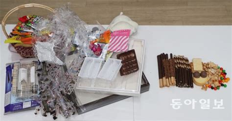 화려한 포장의 과자 선물세트 남는 건 마음 아닌 쓰레기