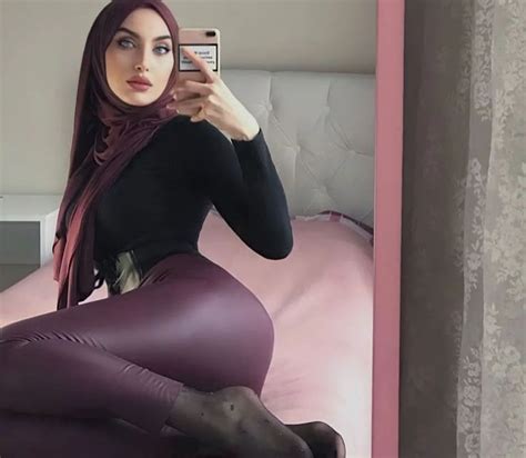 Pin By Ahmed Mulla On Beauty Curvy Women Jeans Muslim Women Fashion