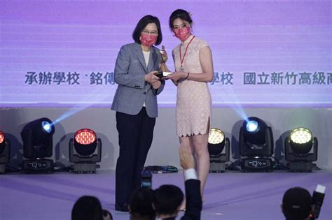 師鐸獎表揚 蔡總統感謝教師防疫有功邁正常生活 文教新訊 文教 聯合新聞網