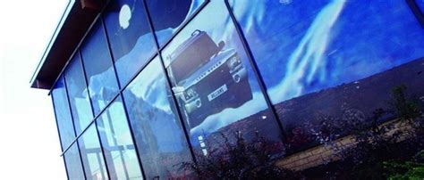 Печать на самоклейке широкоформатная типография полного цикла