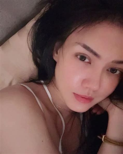 Nita Gunawans Natural Beauty Here Are Confident Photos Of Her Going