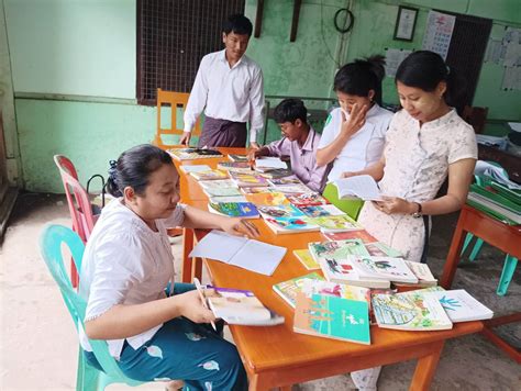 ငပလီမြို့၌ စာဖတ်ရှိန်မြှင့်တင်ရေး ရွေ့လျားစာကြည့်တိုက် Mobile Libraryဖြင့် စာအုပ်၊စာစောင်များ