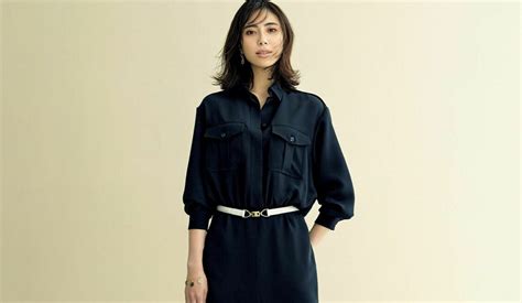 4 3 Sun｜ハンサムな印象の黒ワンピース×白ベルトで、凛としたモノトーンルックに【365日コーディネート】 Precious Jp