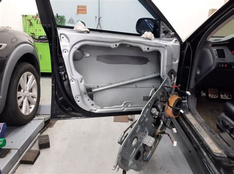 그랜저tg 자동차 운전석 문이 잠겨서 안에서 밖에서 모두 열리지 않음그랜저 차 문이 안 열리는 고장 수리자동차 문 잠금장치 고장 수리자동차 도어락 고장도어록 고장수리