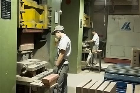 走进工厂 郑州荣盛窑炉耐火材料有限公司