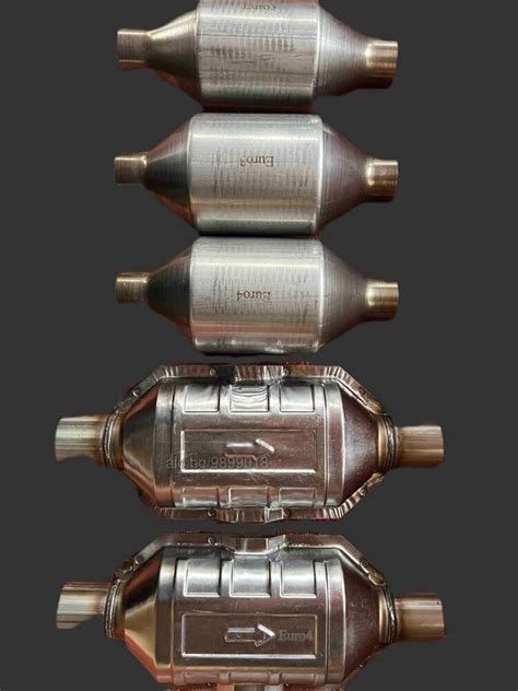 Универсални нови катализатори Ауспуси Гърнета Резервни части консумативи аксесоари