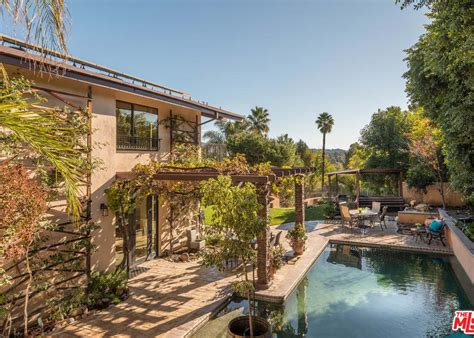 16820 Oak View Dr Encino Ca 91436 Redfin