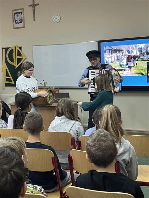 Antoni Abraham Szkoła Podstawowa Im Antoniego Abrahama W Połczynie