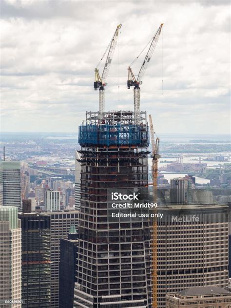 뉴욕 뉴욕 미국 건설 중인 새로운 고층 빌딩 크레인 엘리베이터 및 비계가 있는 건설 현장 부동산에 대한 스톡 사진 및 기타 이미지 Istock