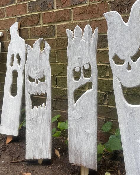 50 Great Ideas For Diy Halloween Wood Crafts Halloween Wood Crafts Halloween Crafts Fall