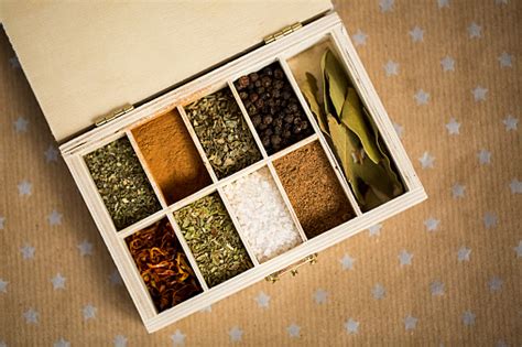 별 종이 공예 배경에 나무 상자에는 향신료 텍스트 및 디자인을 위한 공간을 복사 합니다 음식 개념 0명에 대한 스톡 사진 및 기타 이미지 Istock