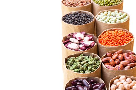 흰색 배경에 고립 된 종이 자루 가방에 인도 콩과의 다양 한 구색 세트 0명에 대한 스톡 사진 및 기타 이미지 0명 가방 갈색 Istock