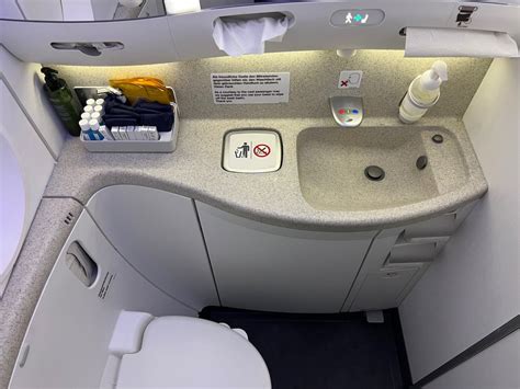Review Lufthansa Business Class 787 Dtw Fra One Mile At A Time