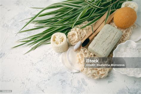 제로 폐기물 욕실 액세서리 천연 사이 살 브러시 대나무 치아 브러시 바다 소금 고체 비누 재사용 가능한 면 메이크업 제거 패드 환경 친화적인 목욕 시간 도구 0에 대한 스톡